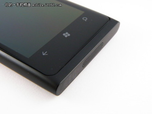 堪称最美WP7 诺基亚Lumia800真机解析(2)_手机_科技时代_新浪网