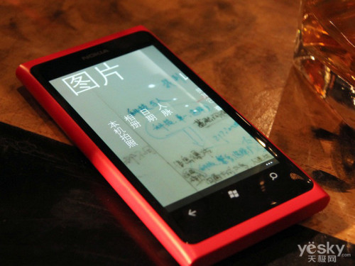 WP7高端首选 诺基亚Lumia 800报价2499元_手机_科技时代_新浪网