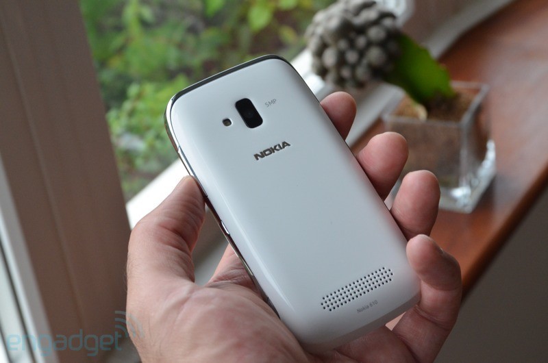 白色入门级WP7 诺基亚Lumia 610图赏_手机_科技时代_新浪网