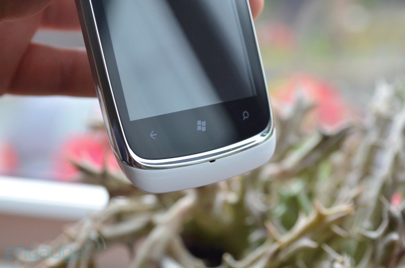 白色入门级WP7 诺基亚Lumia 610图赏_手机_科技时代_新浪网