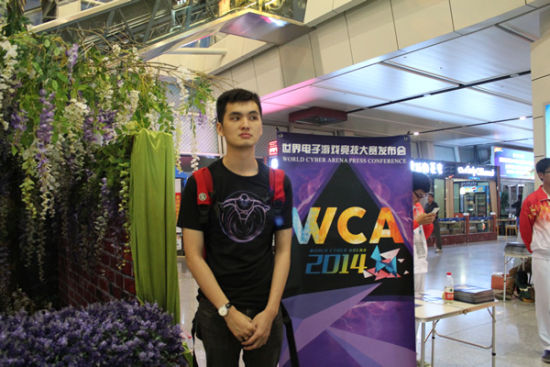 WCA DOTA2参赛战队VG成员三冰飞抵银川_电子竞技_新浪游戏_新浪网