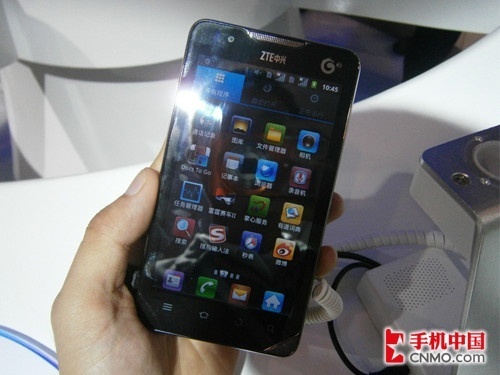 双网双待+1GHz芯片 中兴U960现身通信展_笔记本_科技时代_新浪网