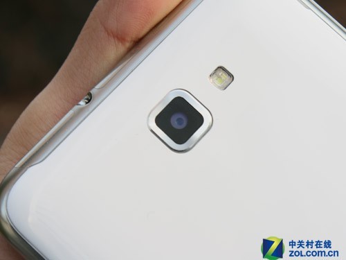 不一样的大气 白色款三星I9220真机图(4)_手机_科技时代_新浪网