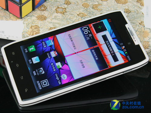 白衣刀锋武士 白色款摩托罗拉XT910图赏_手机_科技时代_新浪网