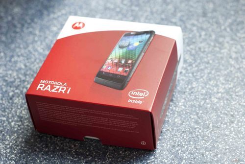 携手因特尔 摩托罗拉RAZR i详细评测_手机_科技时代_新浪网