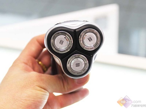 彰显时尚男人气 飞利浦剃须刀HQ7360_家电_科技时代_新浪网