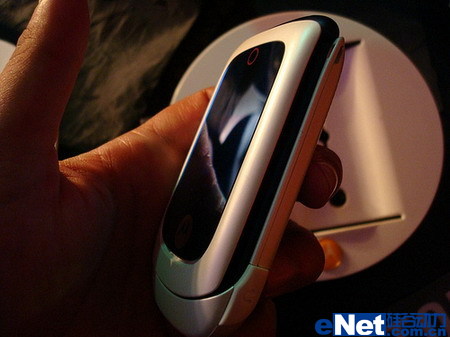 音乐新阵营 摩托罗拉ROKR EM三将_手机_科技时代_新浪网