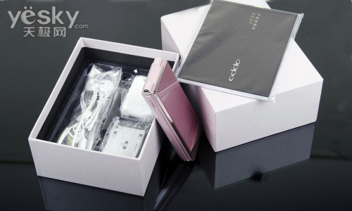 超值LOMO风拍照机 OPPO U529翻盖手机热卖_手机_科技时代_新浪网