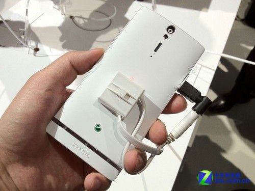 CES首发旗舰 白色索尼XPERIA S/LT26i欣赏_手机_科技时代_新浪网