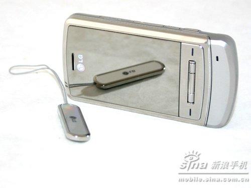 刀锋出鞘 LG超薄镜面翻盖KG70图赏_手机_科技时代_新浪网