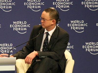 图文：彭博新闻社主持人Bernard Lo_会议讲座_新浪财经_新浪网