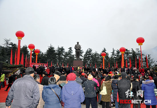 万人同唱东方红 韶山隆重纪念毛泽东诞辰116周年_新闻中心_新浪网