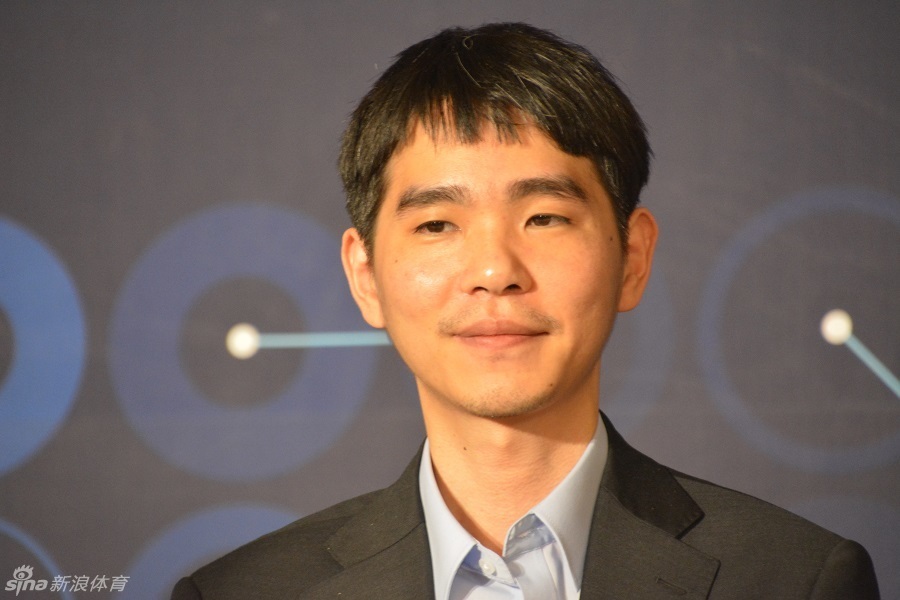 谷歌人工智能AlphaGo失态 祝贺李世石迎迟来一胜_手机新浪网