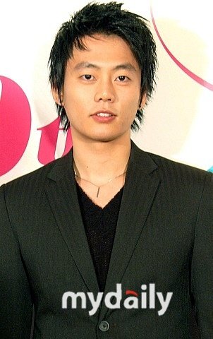 韩国歌手Tei的经纪人自杀身亡 因缺氧而窒息_影音娱乐_新浪网