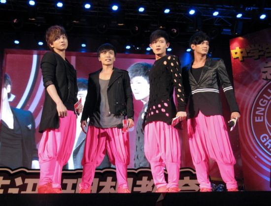 Lollipop F劲歌热舞为中考学子加油_影音娱乐_新浪网