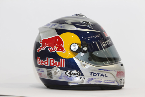 图文-红牛车队发布新车RB6 维泰尔头盔侧面特写_赛车-F1_NIKE新浪竞技风暴_新浪网